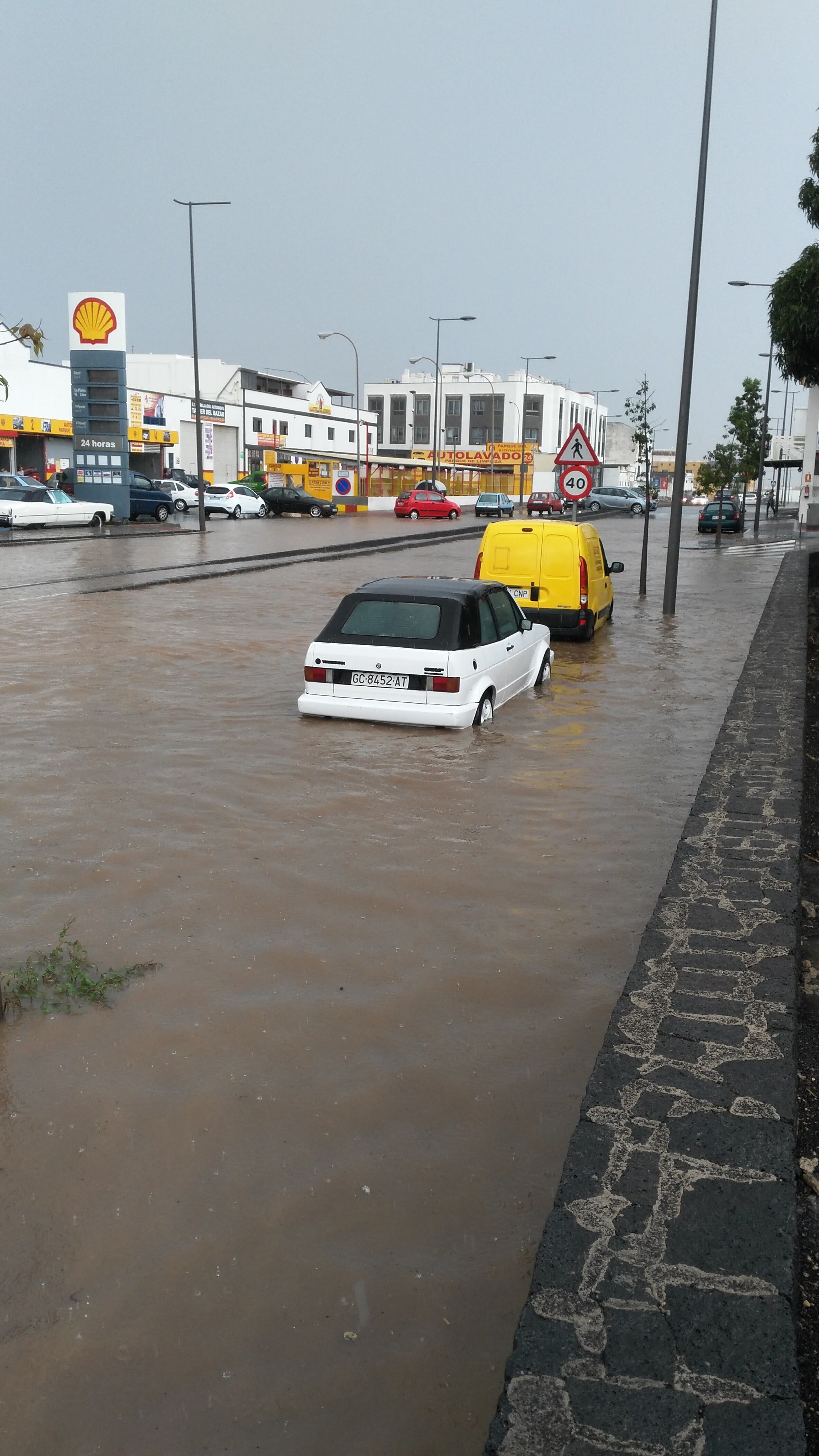 Jueves negro en Lanzarote: Alerta de lluvias torrenciales y riesgo de colapso | SER Lanzarote ...