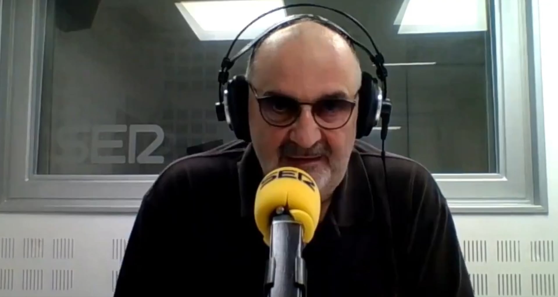 Antón Losada escucha esta idea y no se puede contener: "Habrá que ...